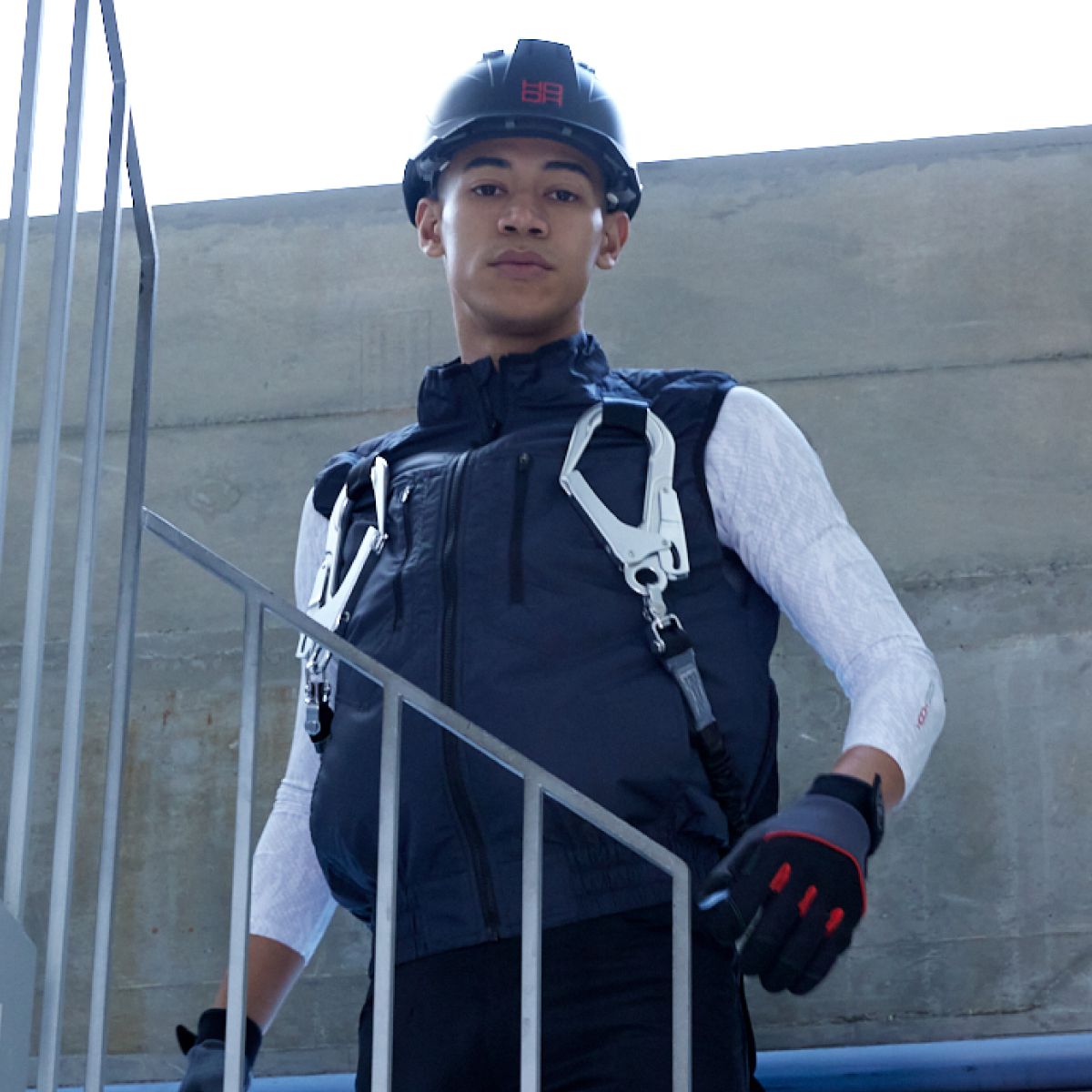 V5599フルハーネス対応冷感ベスト 空調機能を取り入れたファン付き作業服- HOOH VILEA 作業着と電動ファン付き快適ウェアの村上被服